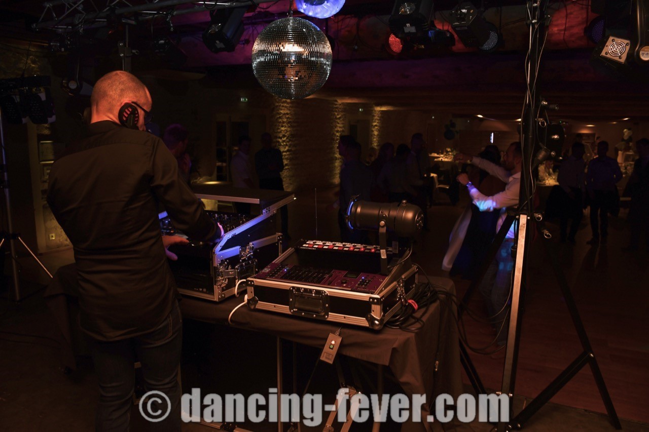 DJ Raph aux Caves de La Croix de Rochefort en 2019